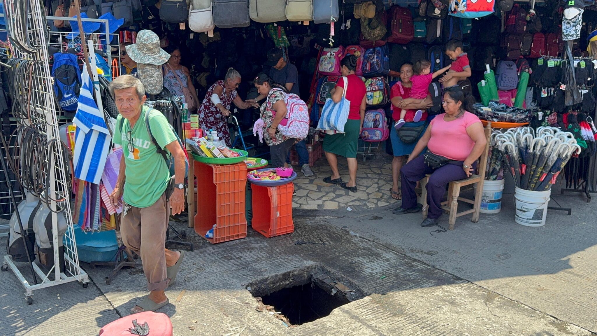 Tapas de Telmex y drenaje cobran víctimas en Tapachula: comerciantes ...