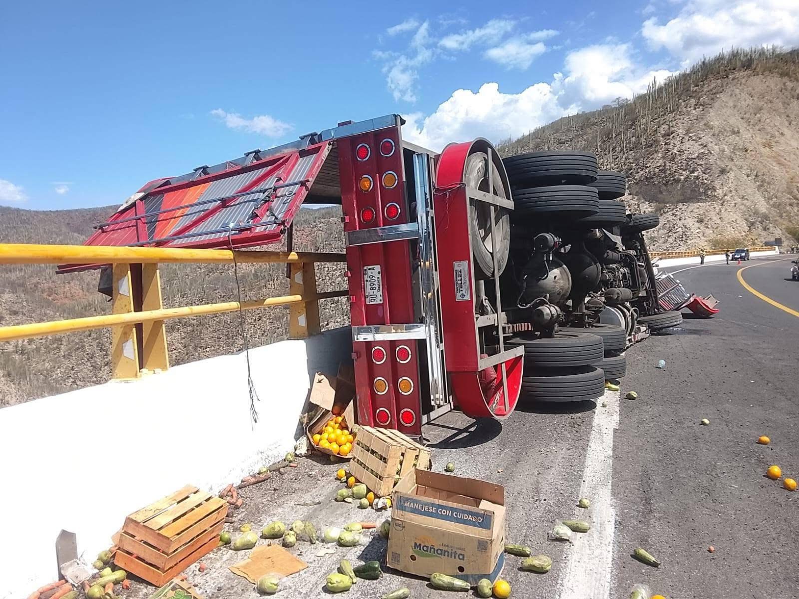 Fuerte accidente en carretera de Oaxaca – Canal 13 Mexico