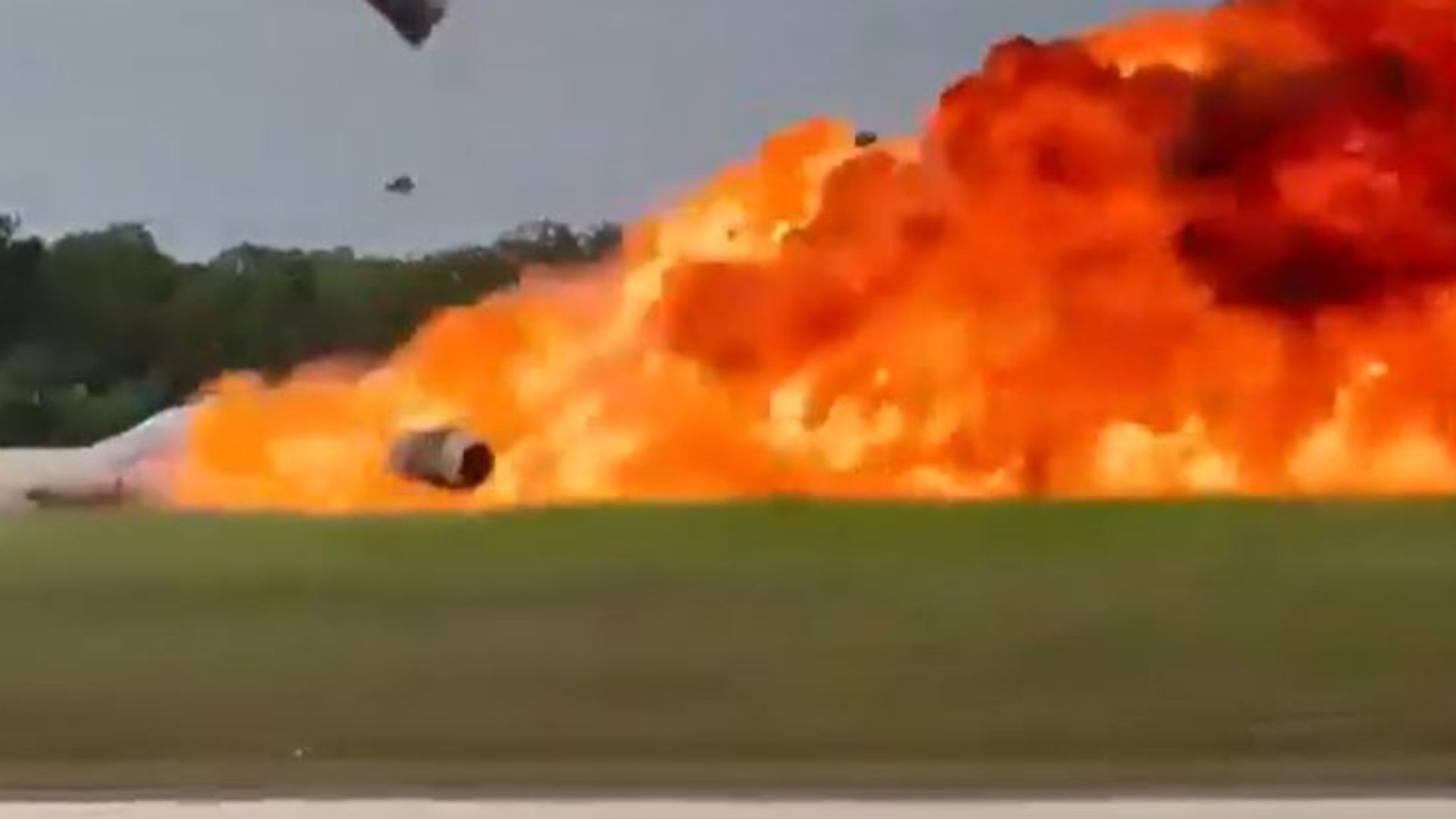Avión pierde el control y se consume en llamas en República Dominicana ...